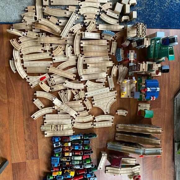 Thomas & Friends | Toys | Thomas Friends Wooden Train Set And Buildings ...